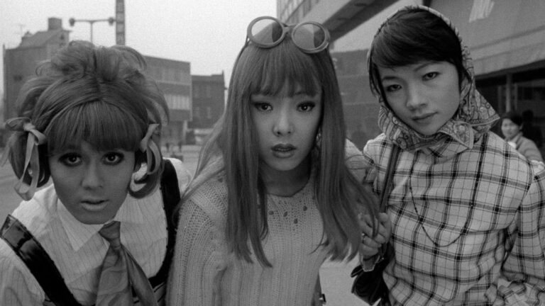 Funeral Parade of Roses - Filmkrant